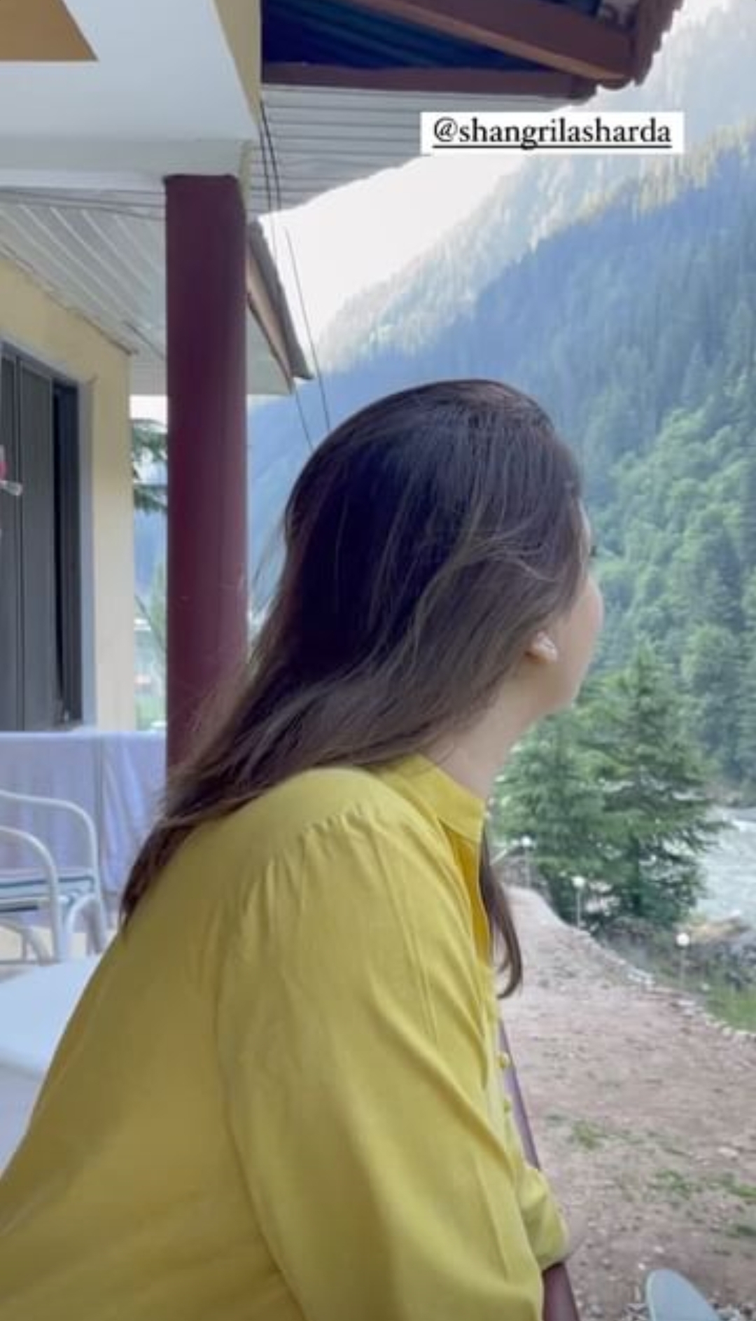 Komal Aziz Khan Spent Eid In Kashmir | Reviewit.pk