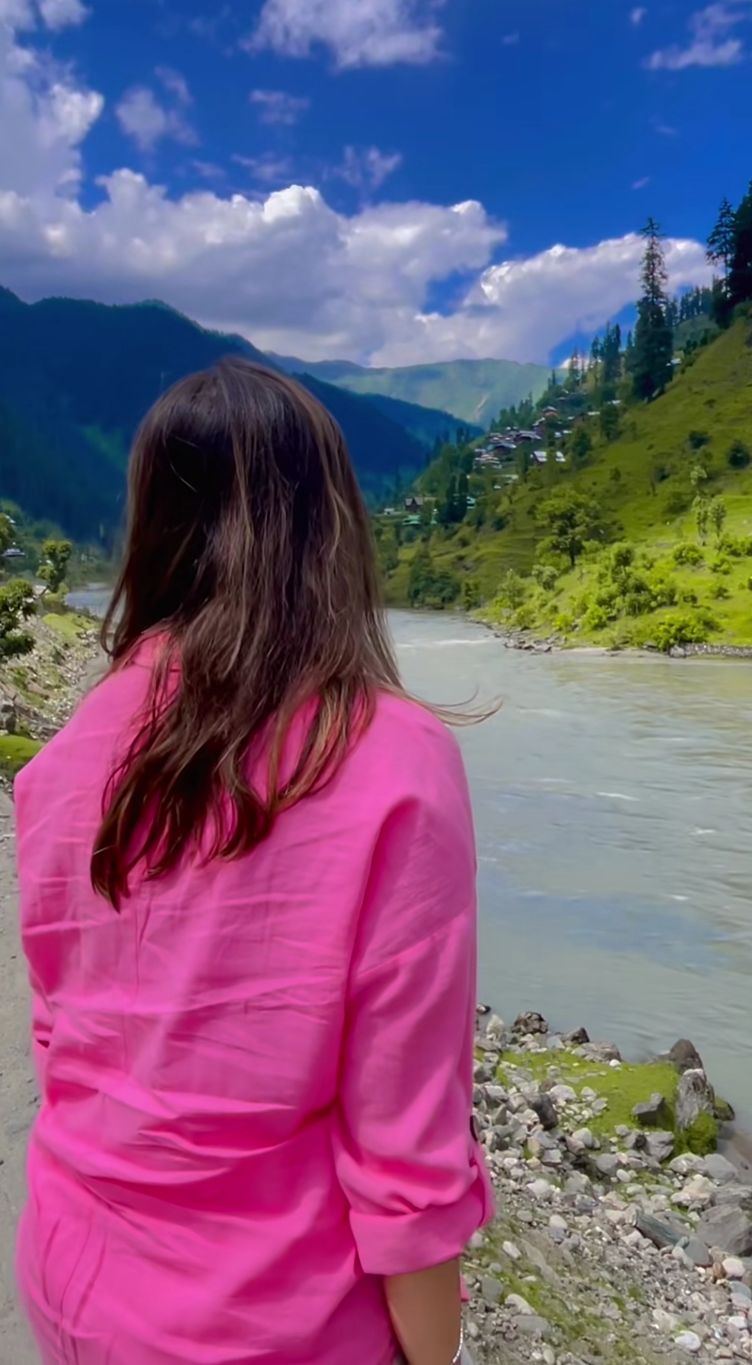 Komal Aziz Khan Spent Eid In Kashmir | Reviewit.pk
