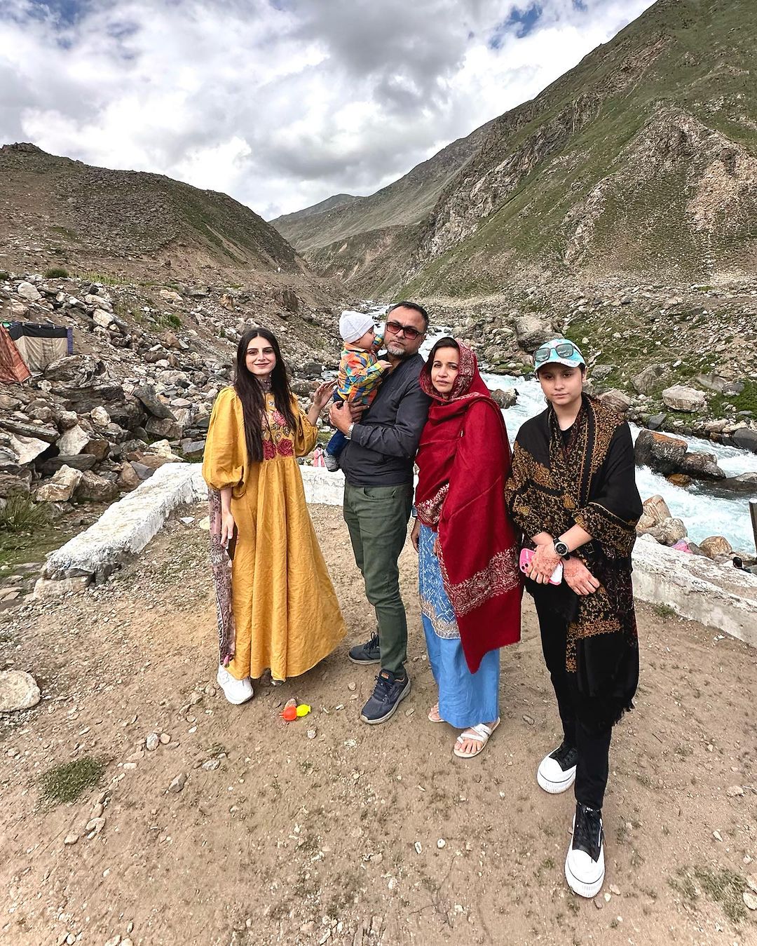 Maaz Safder Beautiful Family Pictures From Northern Areas Trip ...