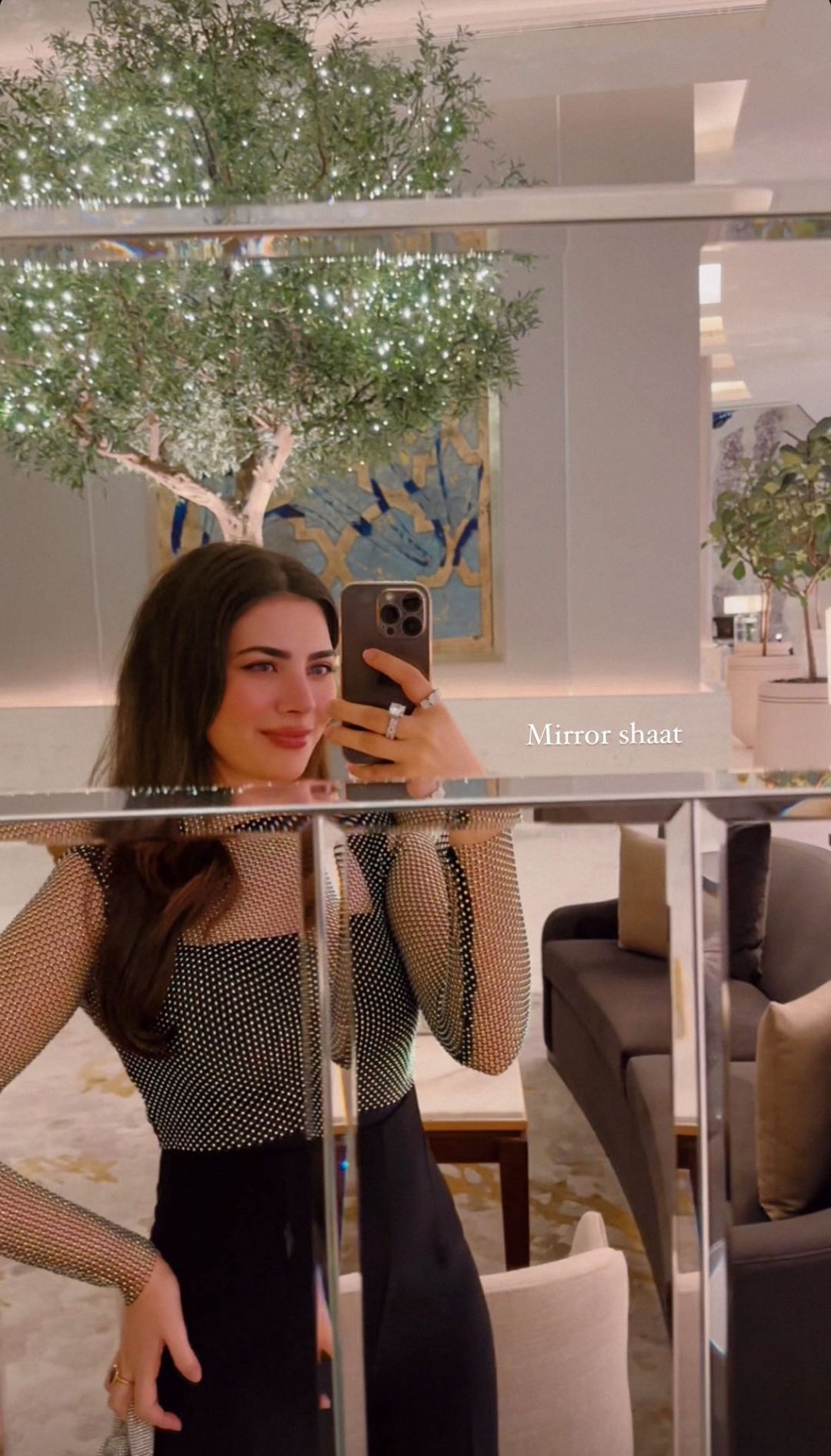 Naimal Khawar Reunites With Sister Fiza In Dubai | Reviewit.pk