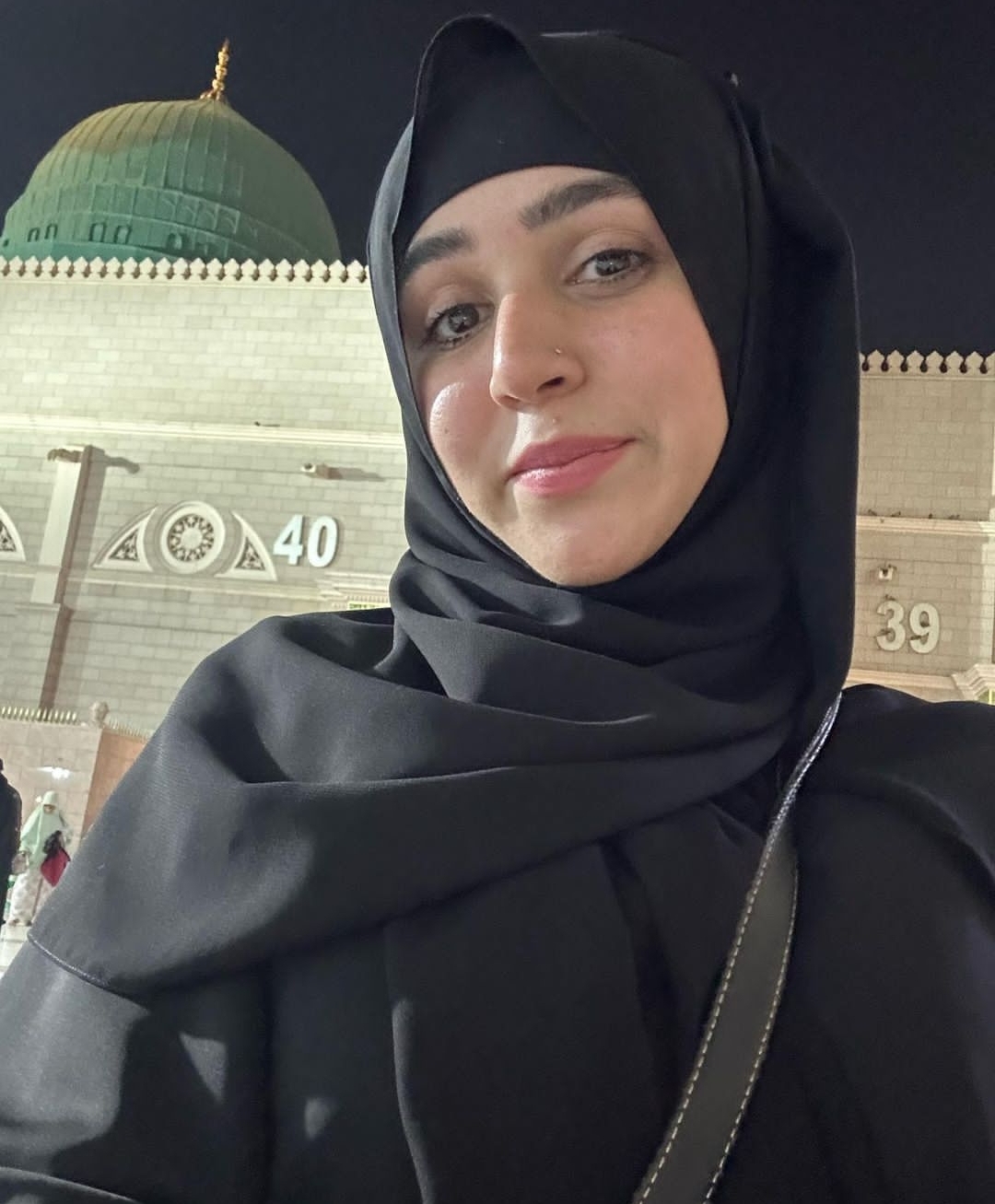 Noman Habib Family Umrah Pictures | Reviewit.pk