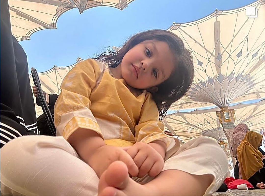 Noman Habib Family Umrah Pictures | Reviewit.pk