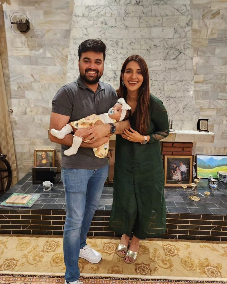 Rabab Hashim Pictures With Daughter & Family From UAE | Reviewit.pk