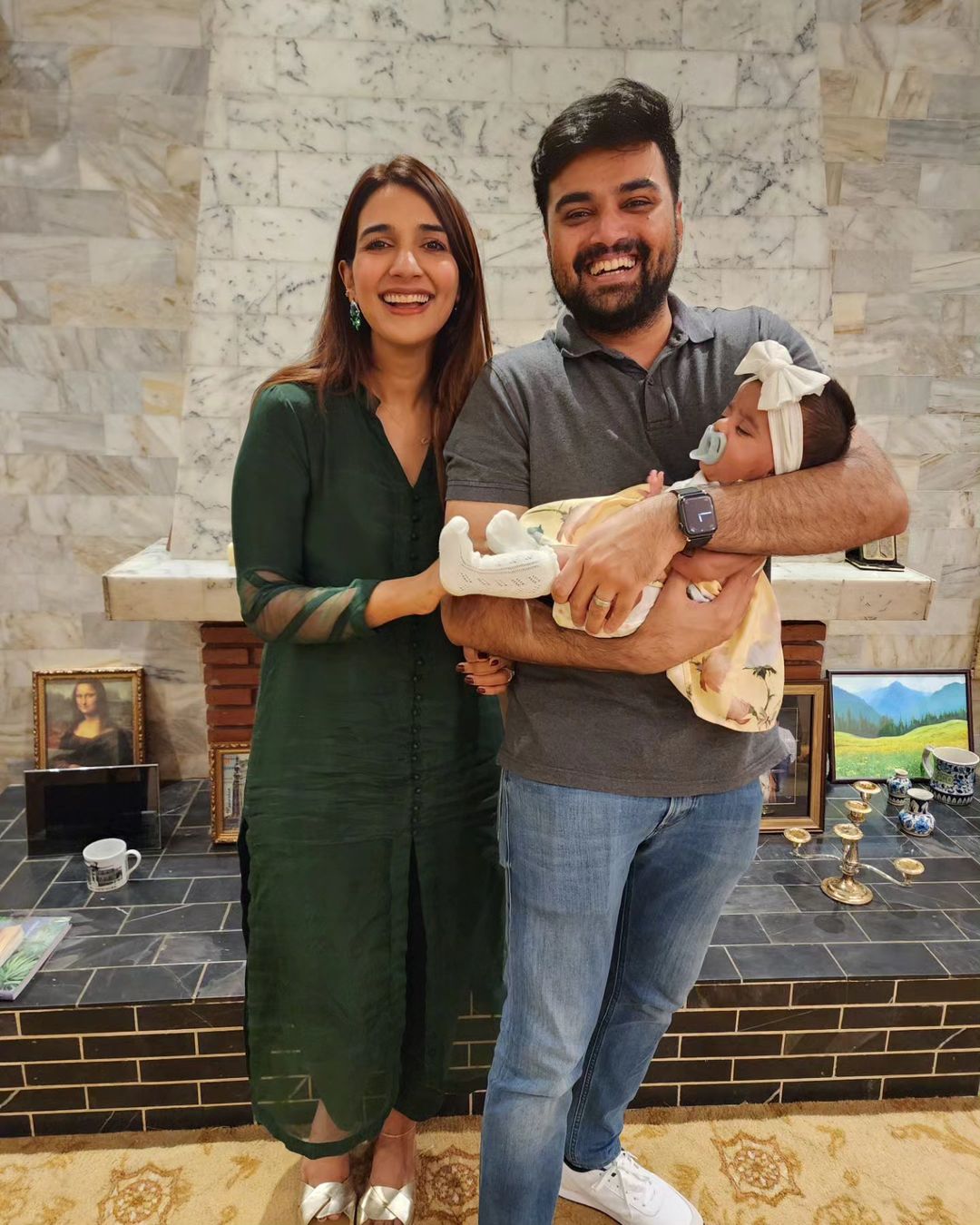 Rabab Hashim Pictures With Daughter & Family From UAE | Reviewit.pk