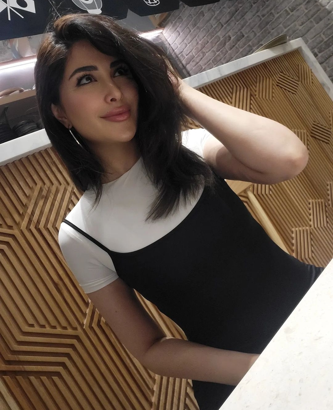 Sabeeka Imam's Gorgeous New Pictures In Western Wear | Reviewit.pk