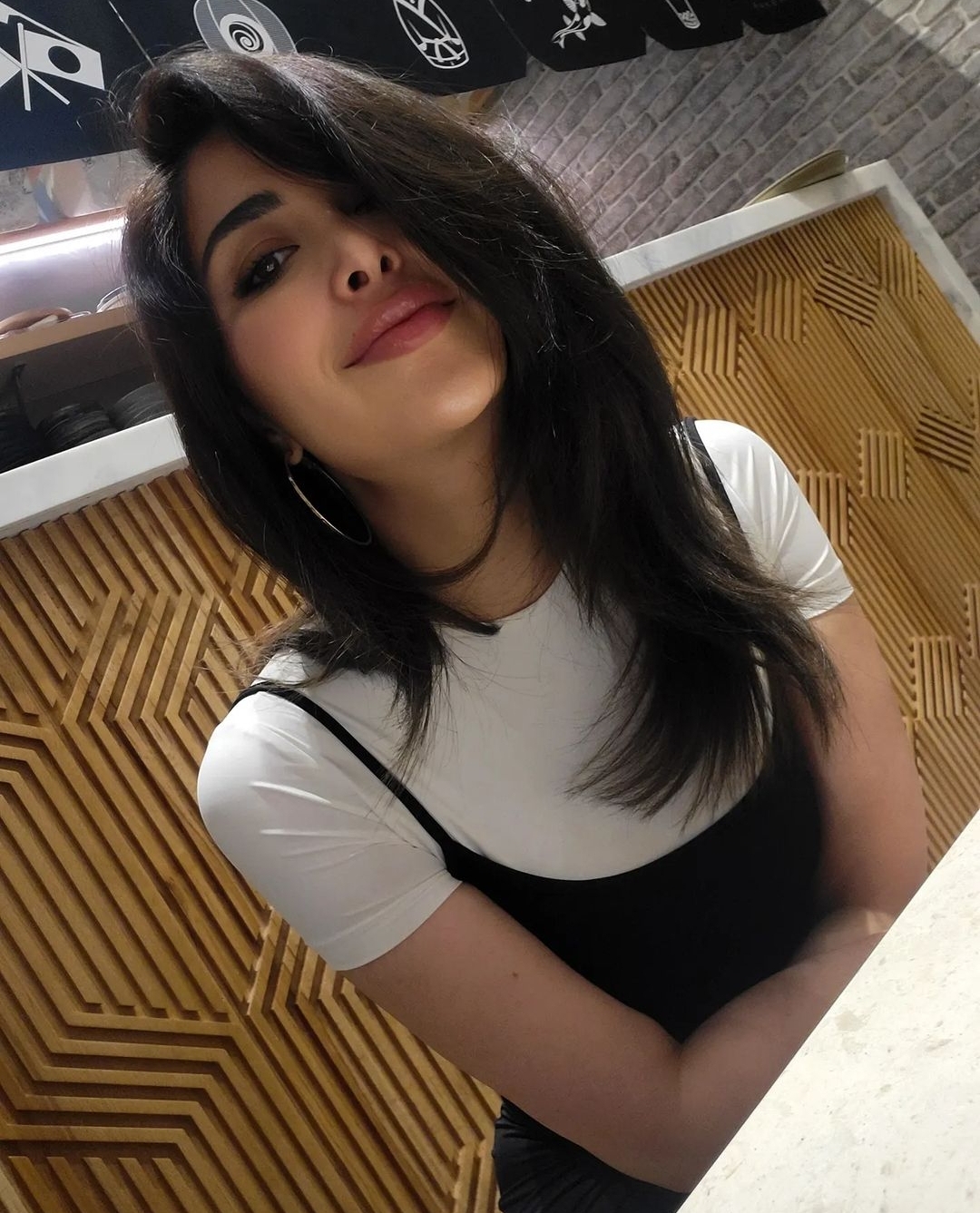 Sabeeka Imam's Gorgeous New Pictures In Western Wear | Reviewit.pk