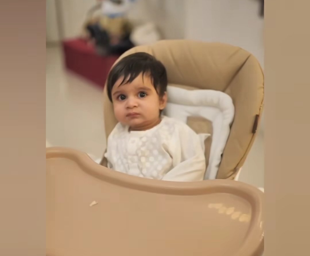 Srha Asghar New Pictures With Her Cute Son Ehaan | Reviewit.pk