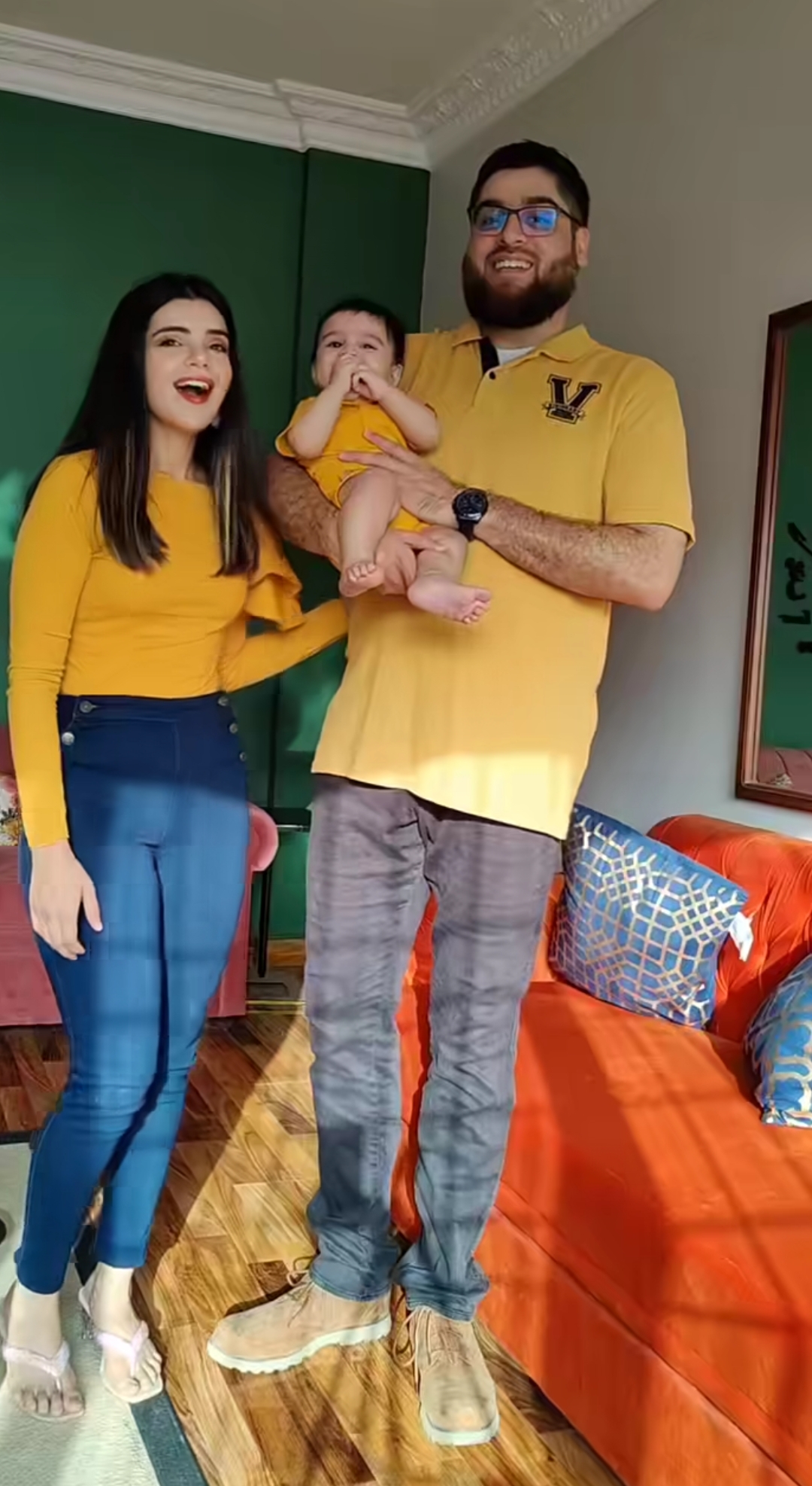 Srha Asghar New Pictures With Her Cute Son Ehaan | Reviewit.pk