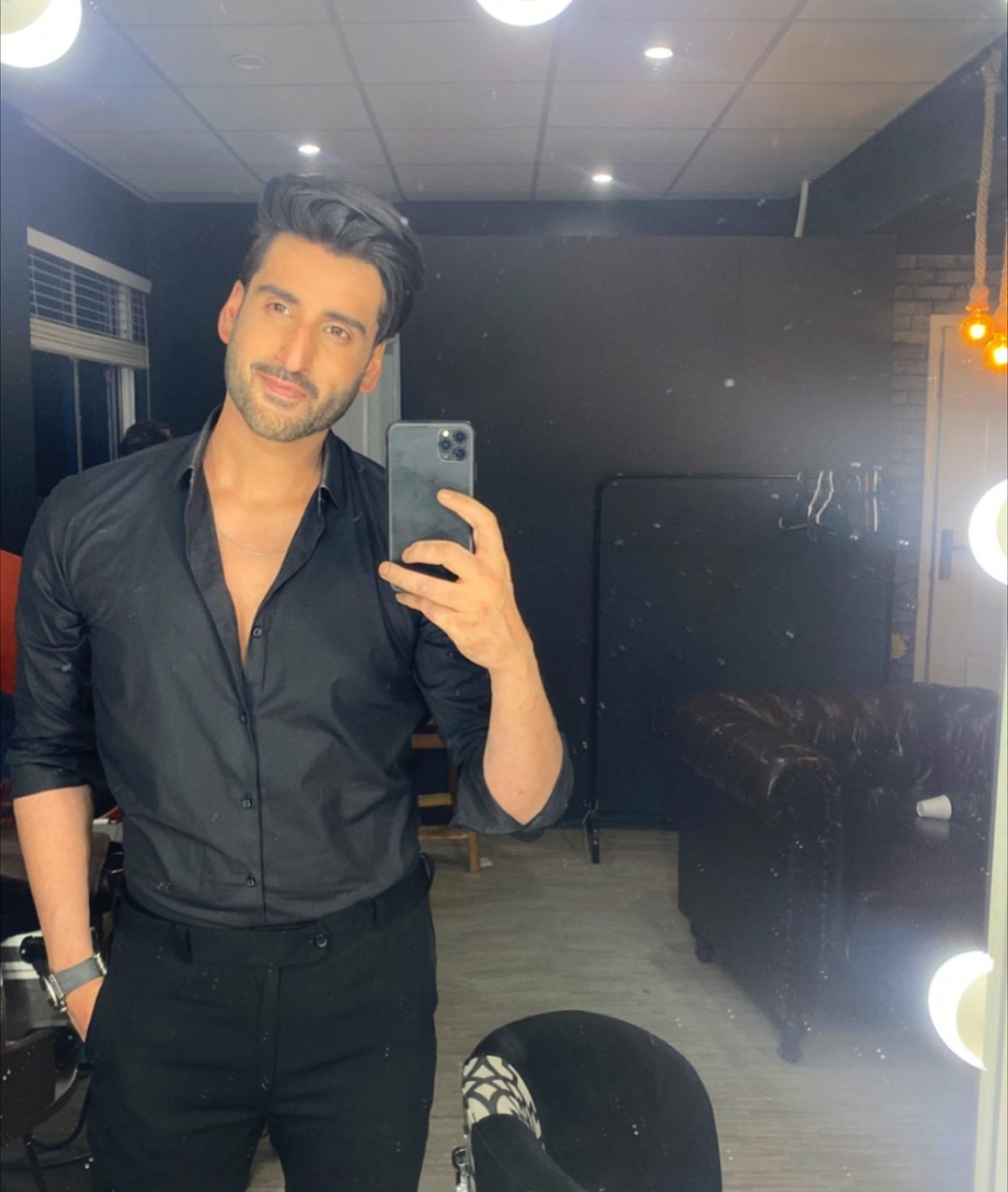 Aagha Ali Tells Why He Left Award Show In The Middle | Reviewit.pk