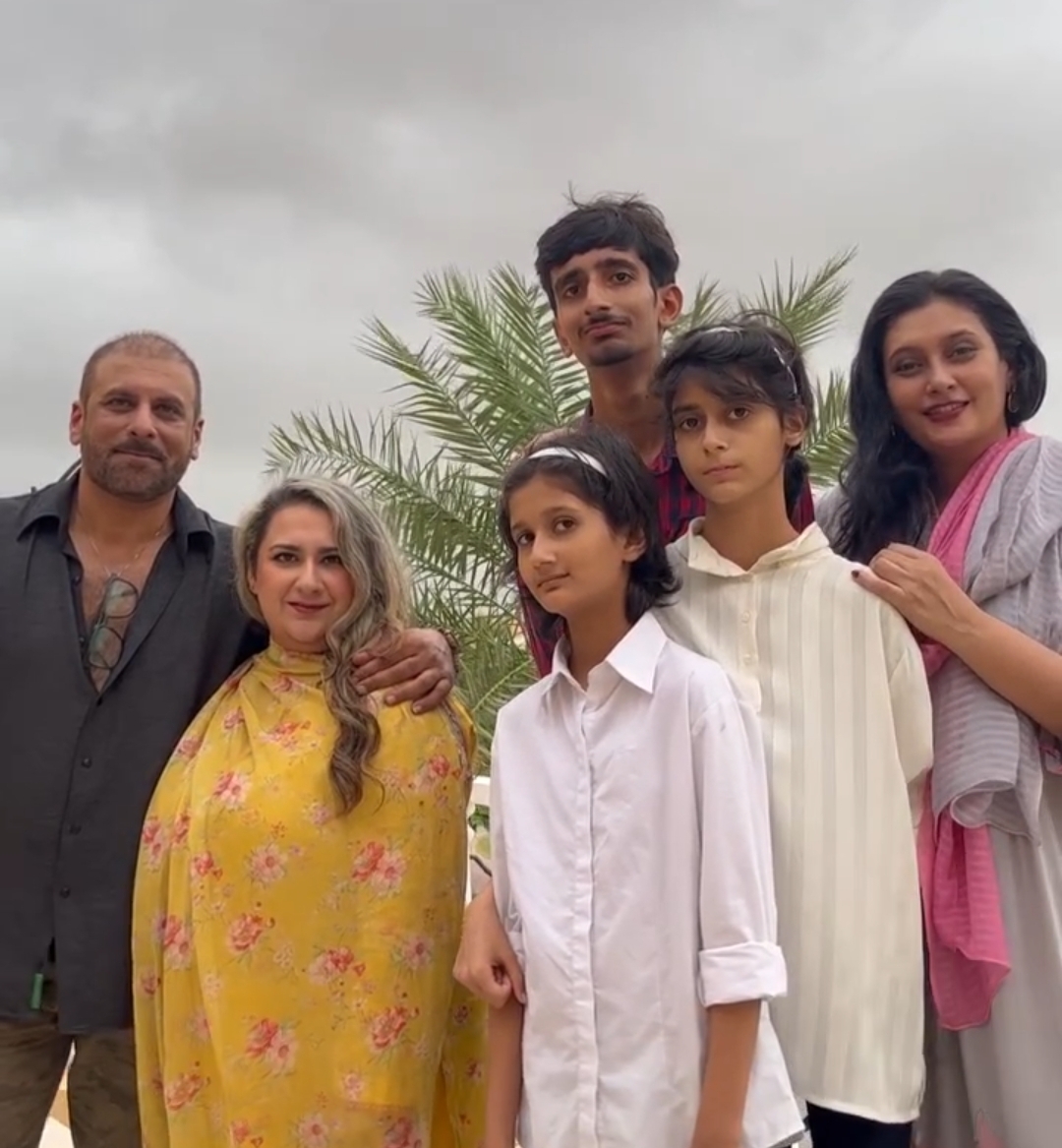 Anoushay Abbasi Shares Pictures With Brother Shamoon Abbasi | Reviewit.pk