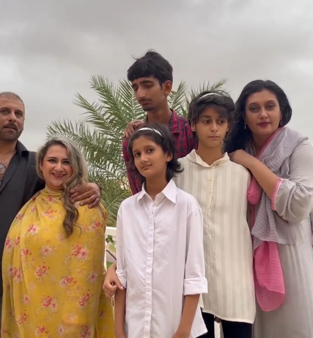 Anoushay Abbasi Shares Pictures With Brother Shamoon Abbasi | Reviewit.pk