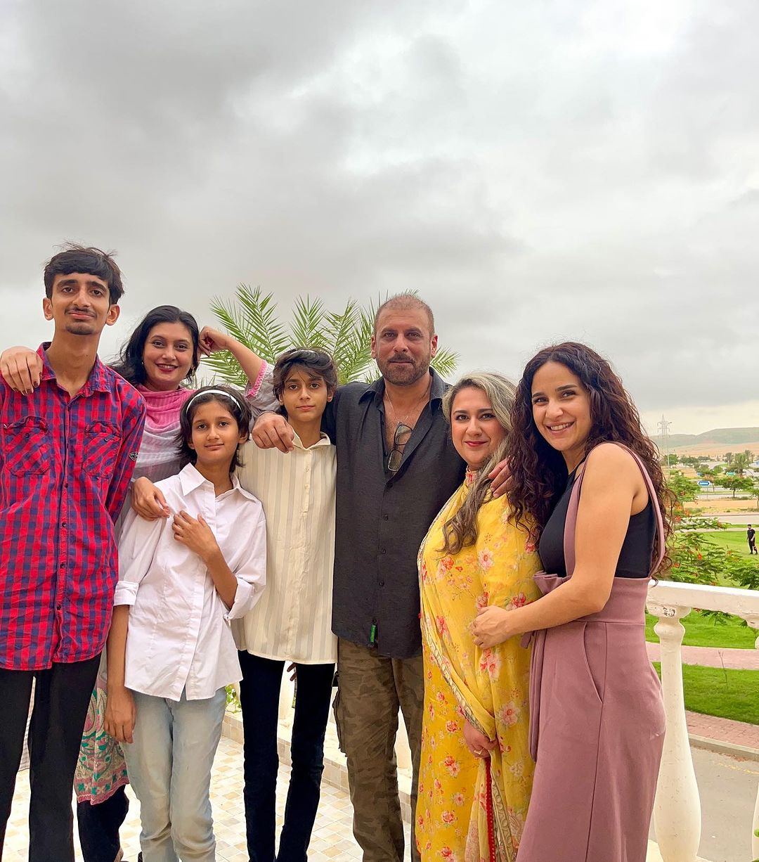 Anoushay Abbasi Shares Pictures With Brother Shamoon Abbasi | Reviewit.pk