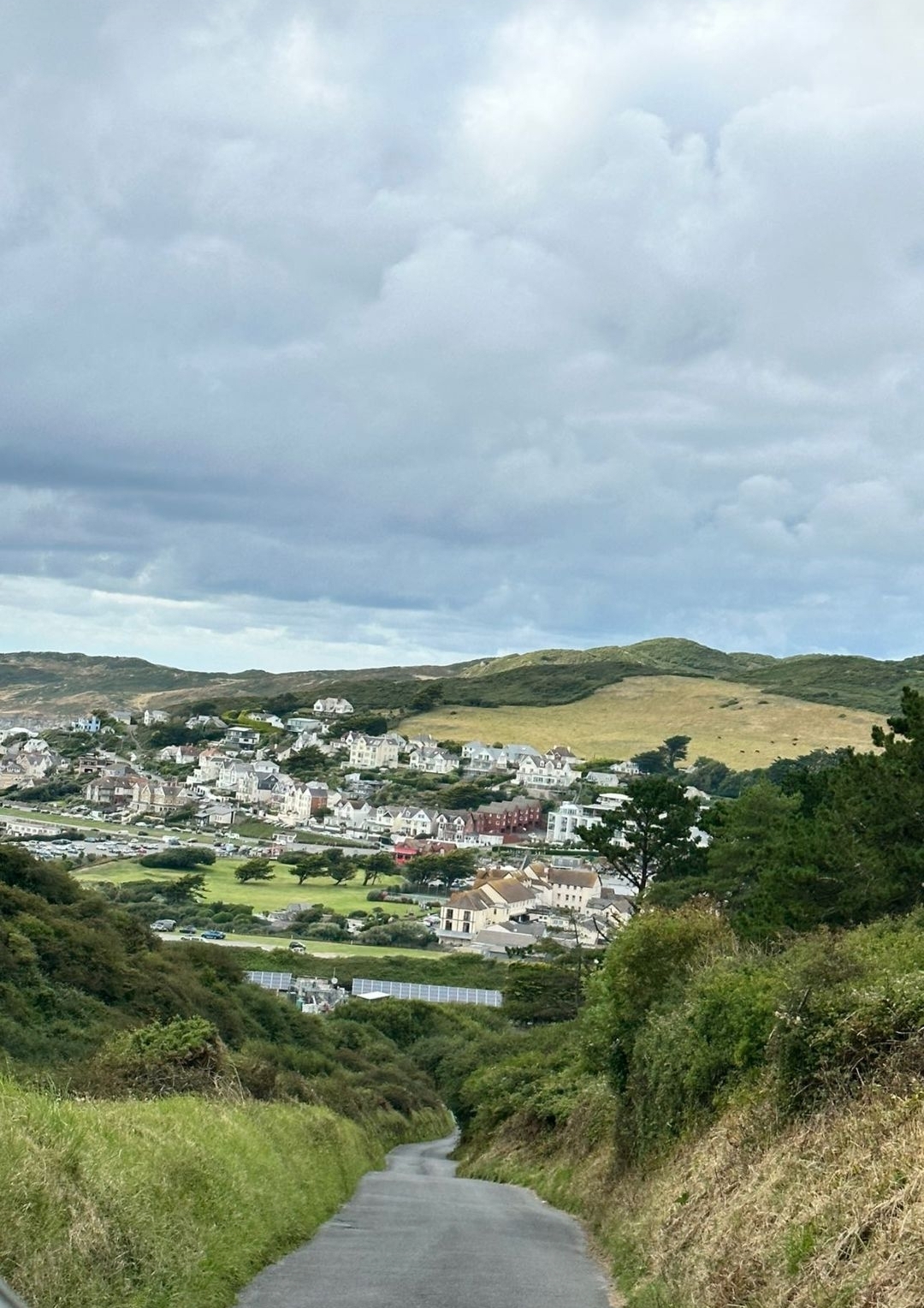 Armeena Rana Khan Adorable Family Pictures from UK | Reviewit.pk