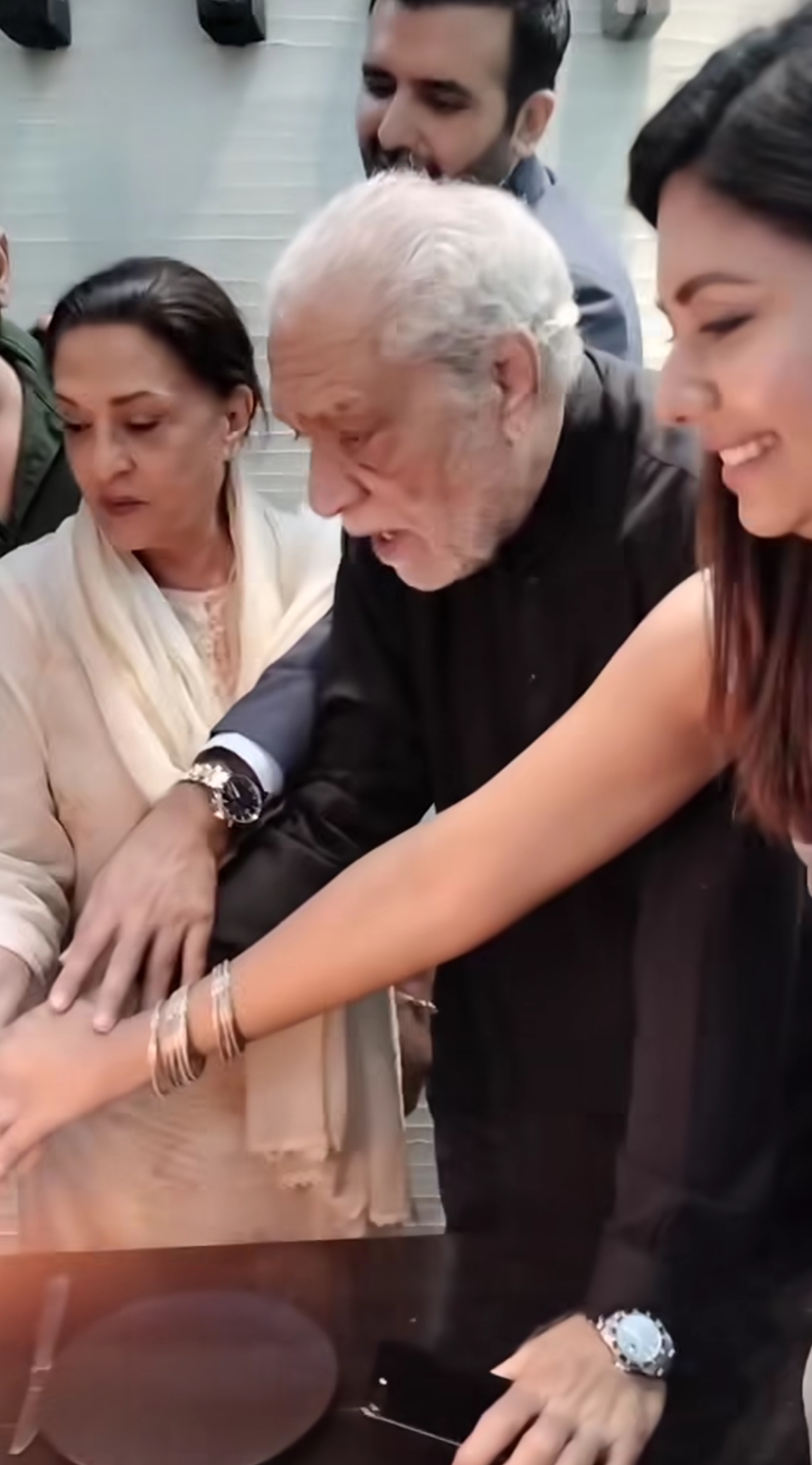 Baby Baji Cast Celebrates The Success Of The Show | Reviewit.pk