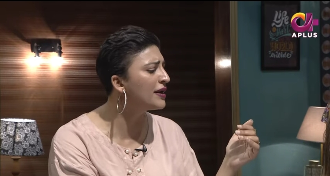 Model Ekra Faiz Thinks Hania Aamir is Overrated | Reviewit.pk