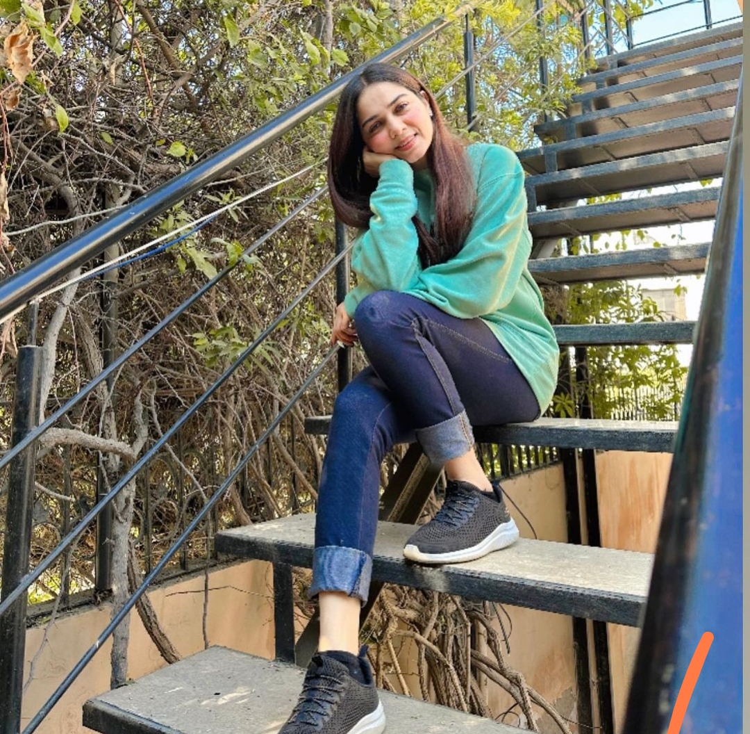 Actress Fahima Awan Beautiful Pictures With Her Adorable Daughter | Reviewit.pk