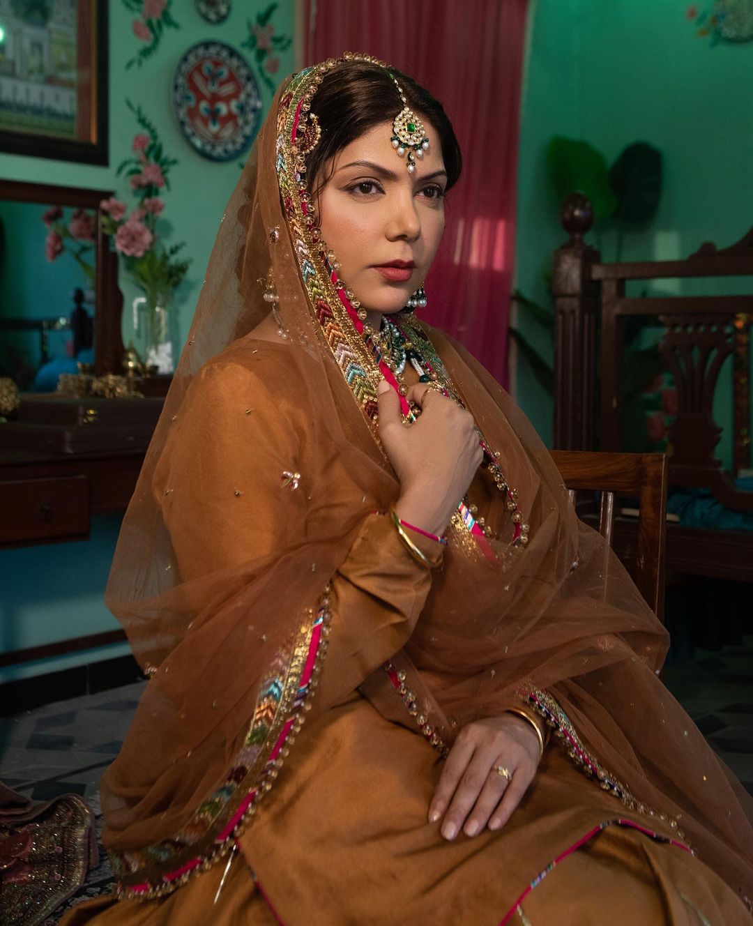 Hadiqa Kiani Looks Regal In Fahad Hussayn Shoot | Reviewit.pk