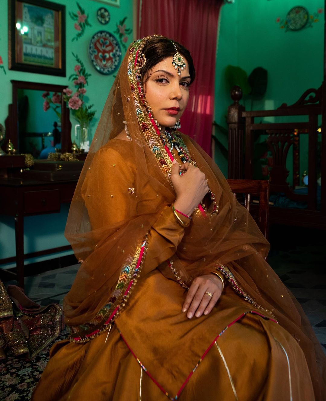 Hadiqa Kiani Looks Regal In Fahad Hussayn Shoot | Reviewit.pk