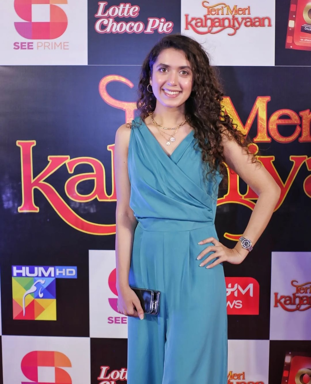 Hira Umer New Pretty Pictures in Western Outfits | Reviewit.pk