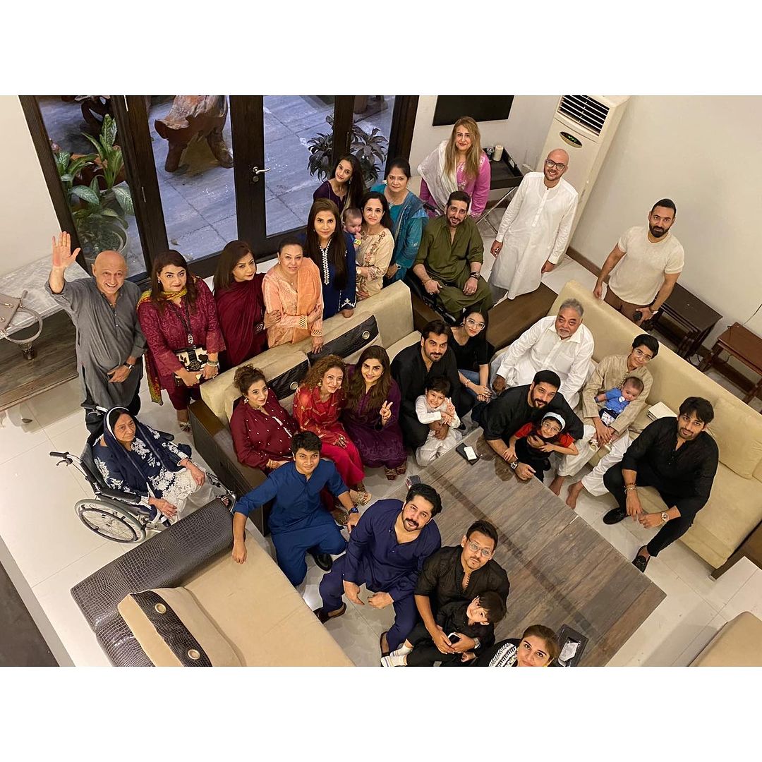 Humayun Saeed Shares Beautiful Family Pictures From Eid | Reviewit.pk