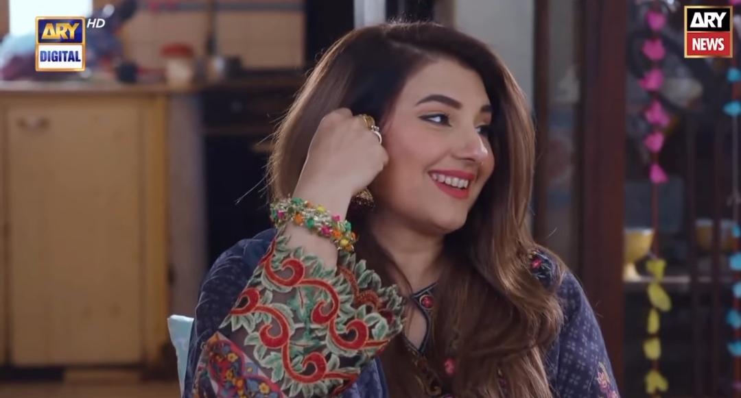 Javeria Saud Talks About Her Hit Negative Character Azra From Baby Baji ...