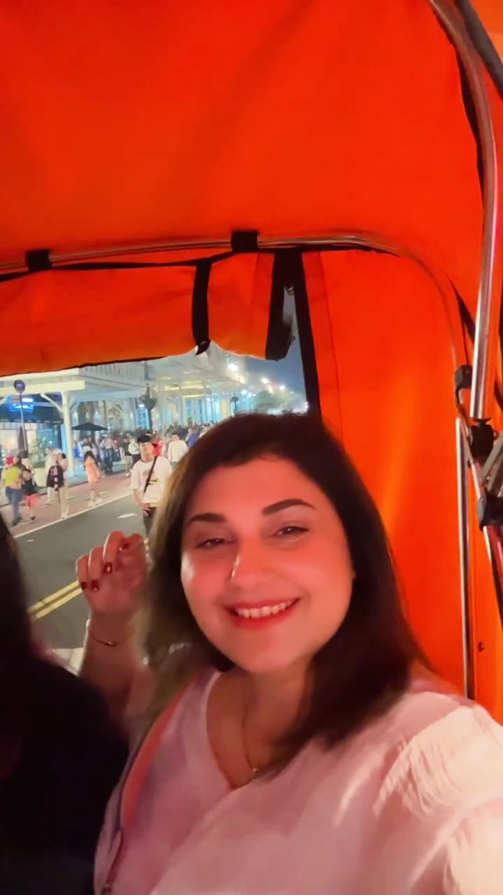 Javeria And Saud Take Their Kids To New York Times Square | Reviewit.pk