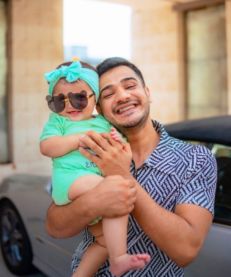 Kanwal Aftab & Zulqarnain New Pictures With Daughter Aizal | Reviewit.pk