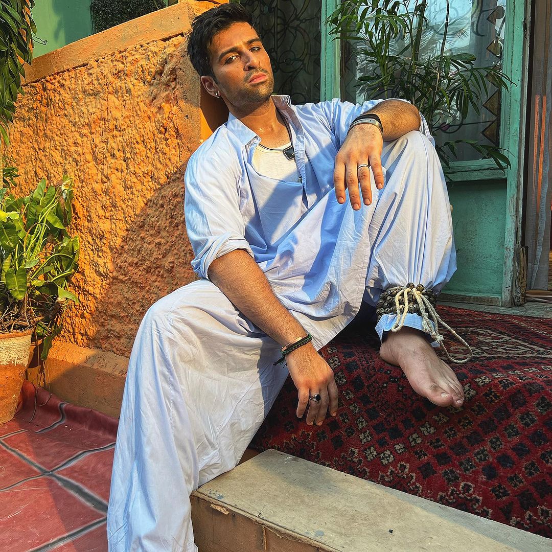 Muneeb Butt’s New Look for Upcoming Project Excites Fans | Reviewit.pk