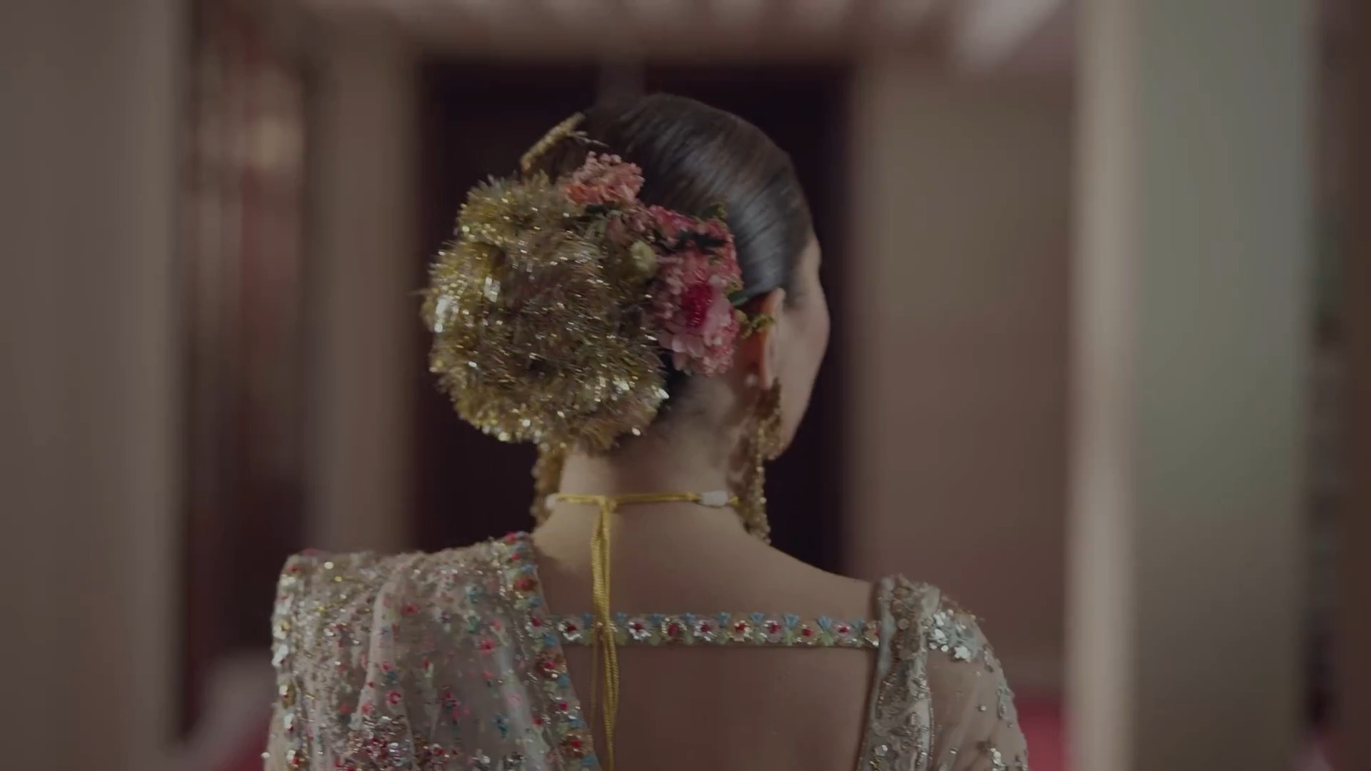 Mahira Khan Looks Ethereal In Rano's Heirloom Bridal Campaign | Reviewit.pk