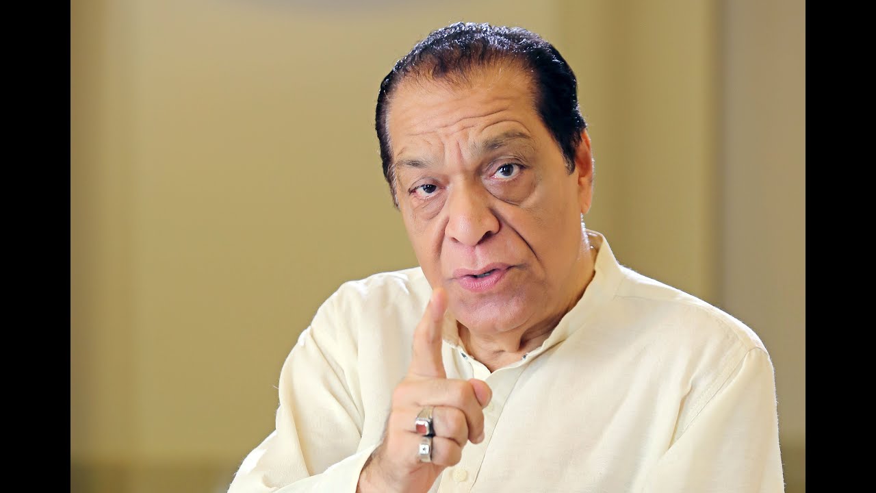 Netizens Angry With Nida Yasir Over Her Disrespect Towards Munawar Saeed | Reviewit.pk