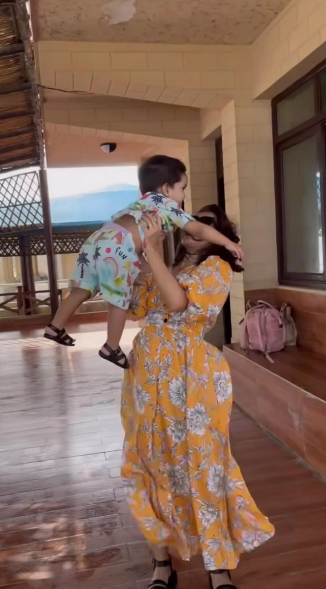 Rabya Kulsoom Spends Eid Day With Family on Beach | Reviewit.pk