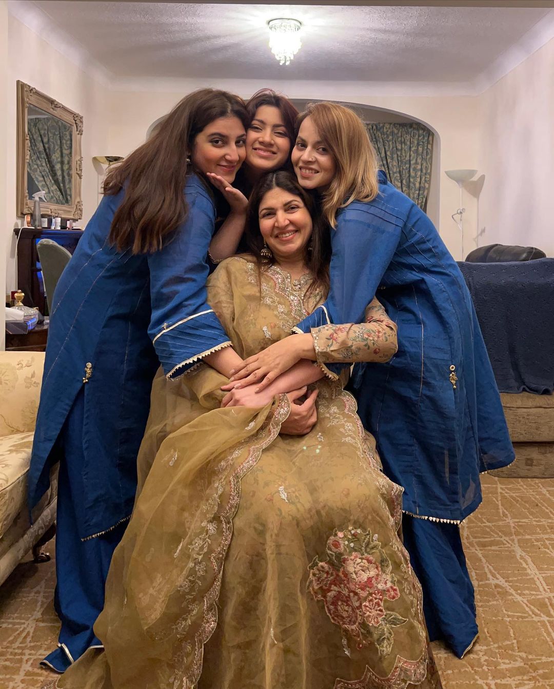 Shagufta Ijaz With Daughters on Eid | Reviewit.pk