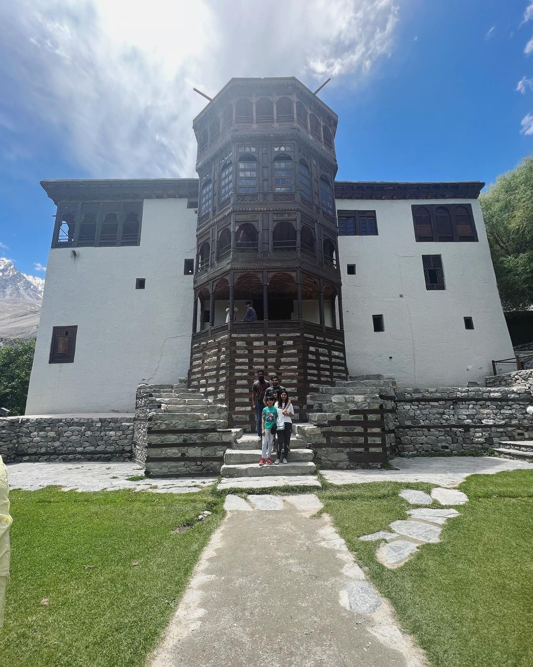 Sunita Marshall Visits Khaplu Fort With Family | Reviewit.pk