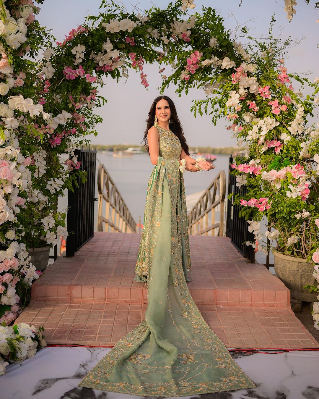 Anoushay Abbasi Gorgeous HD Pictures from Anzela Abbasi's Wedding ...