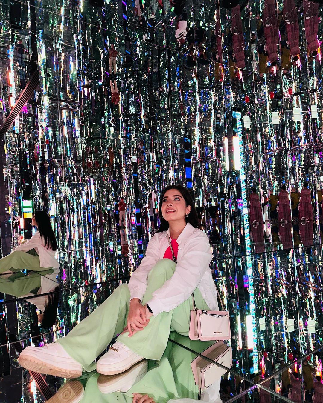 Arisha Razi Mesmerizing Clicks From Dubai | Reviewit.pk