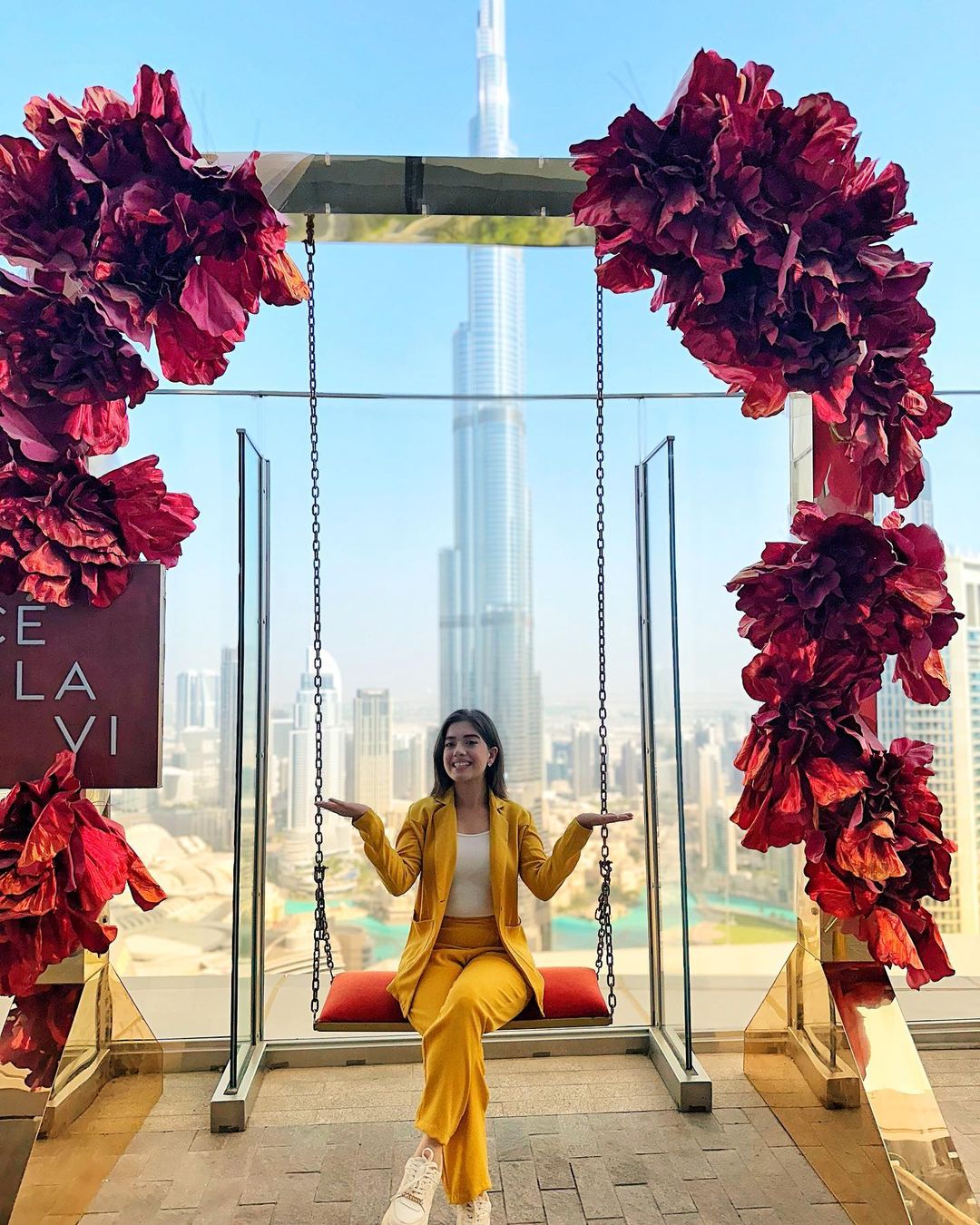 Arisha Razi Shares Pictures From Recent Dubai Trip | Reviewit.pk