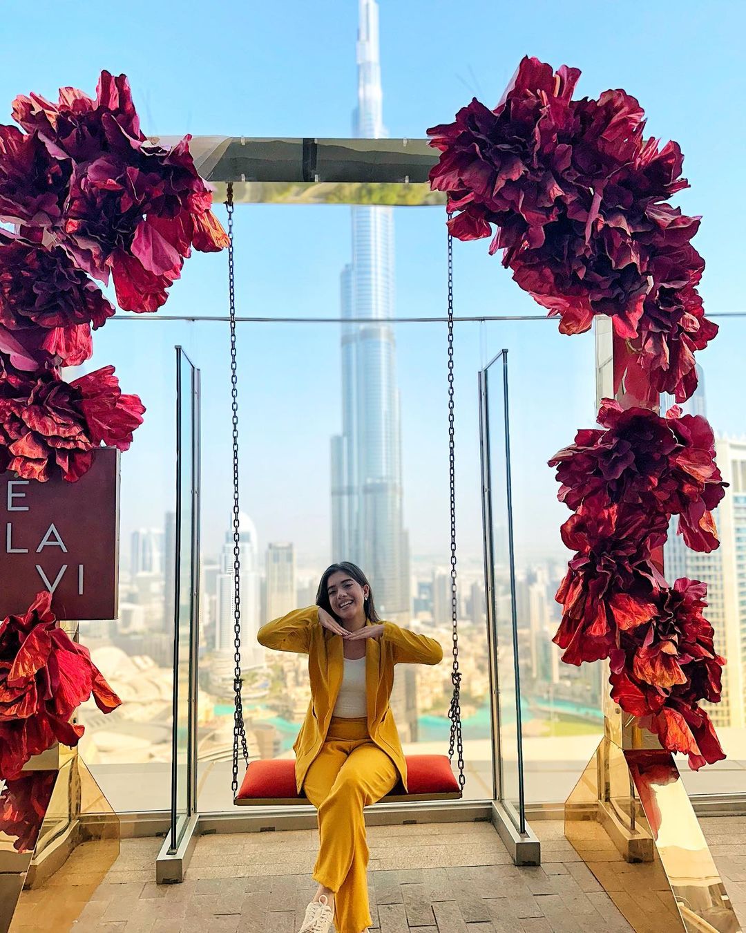 Arisha Razi Shares Pictures From Recent Dubai Trip | Reviewit.pk