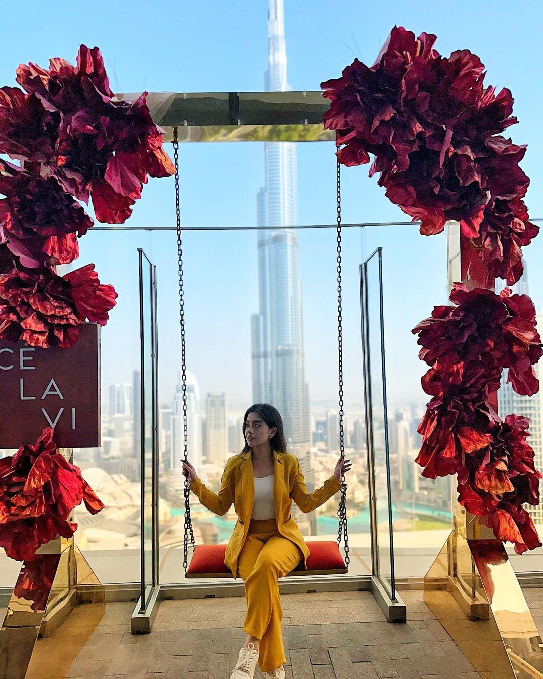 Arisha Razi Mesmerizing Clicks From Dubai | Reviewit.pk