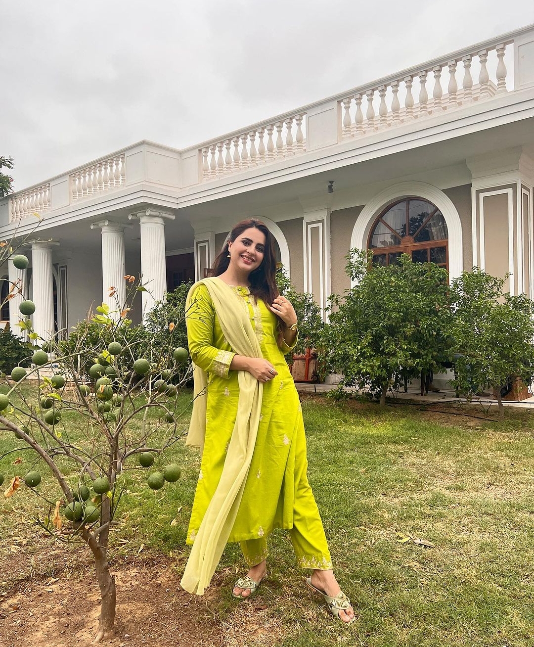 Gorgeous Fatima Effendi Shares New Family Pictures | Reviewit.pk