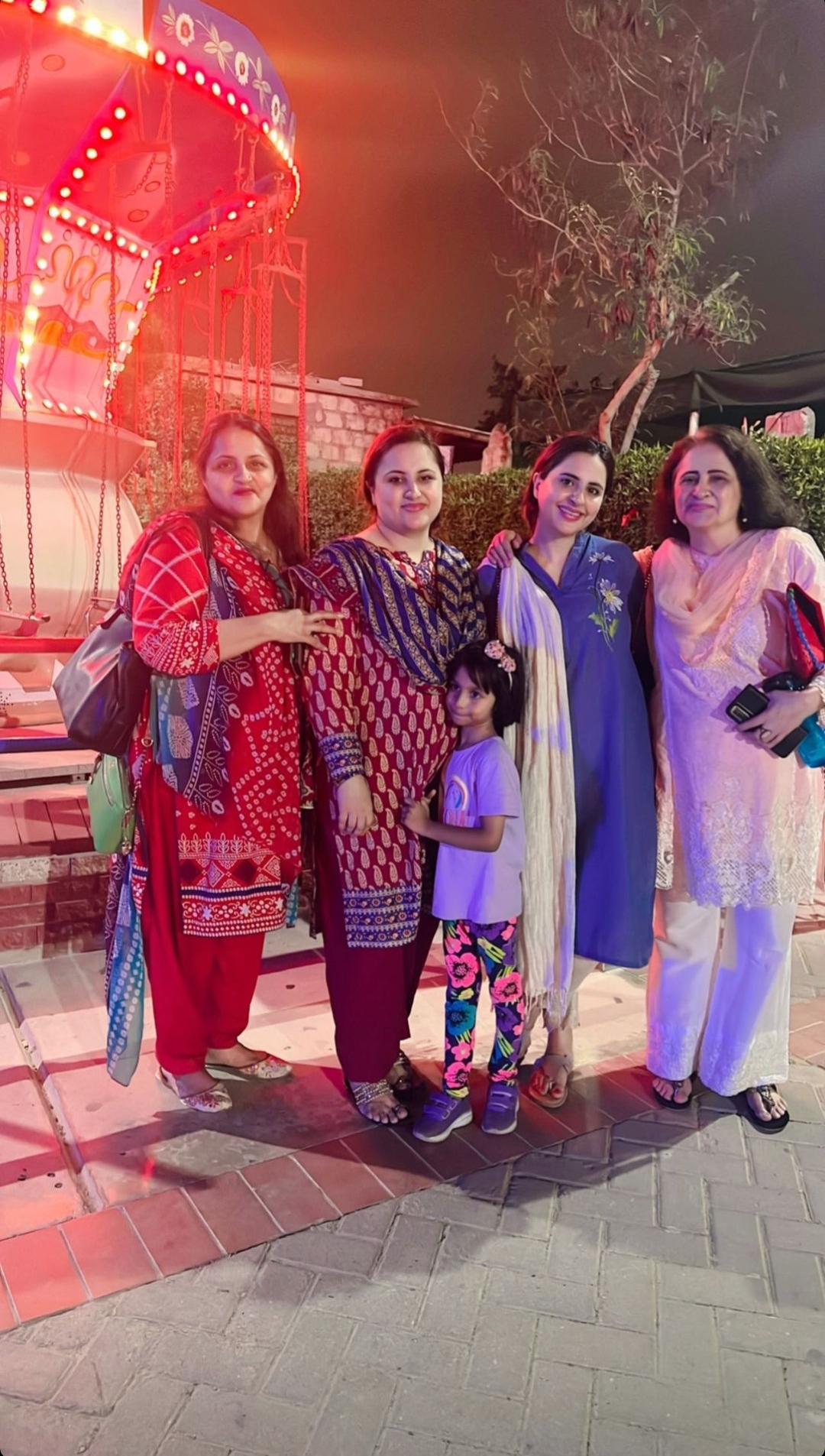 Gorgeous Fatima Effendi Shares New Family Pictures | Reviewit.pk