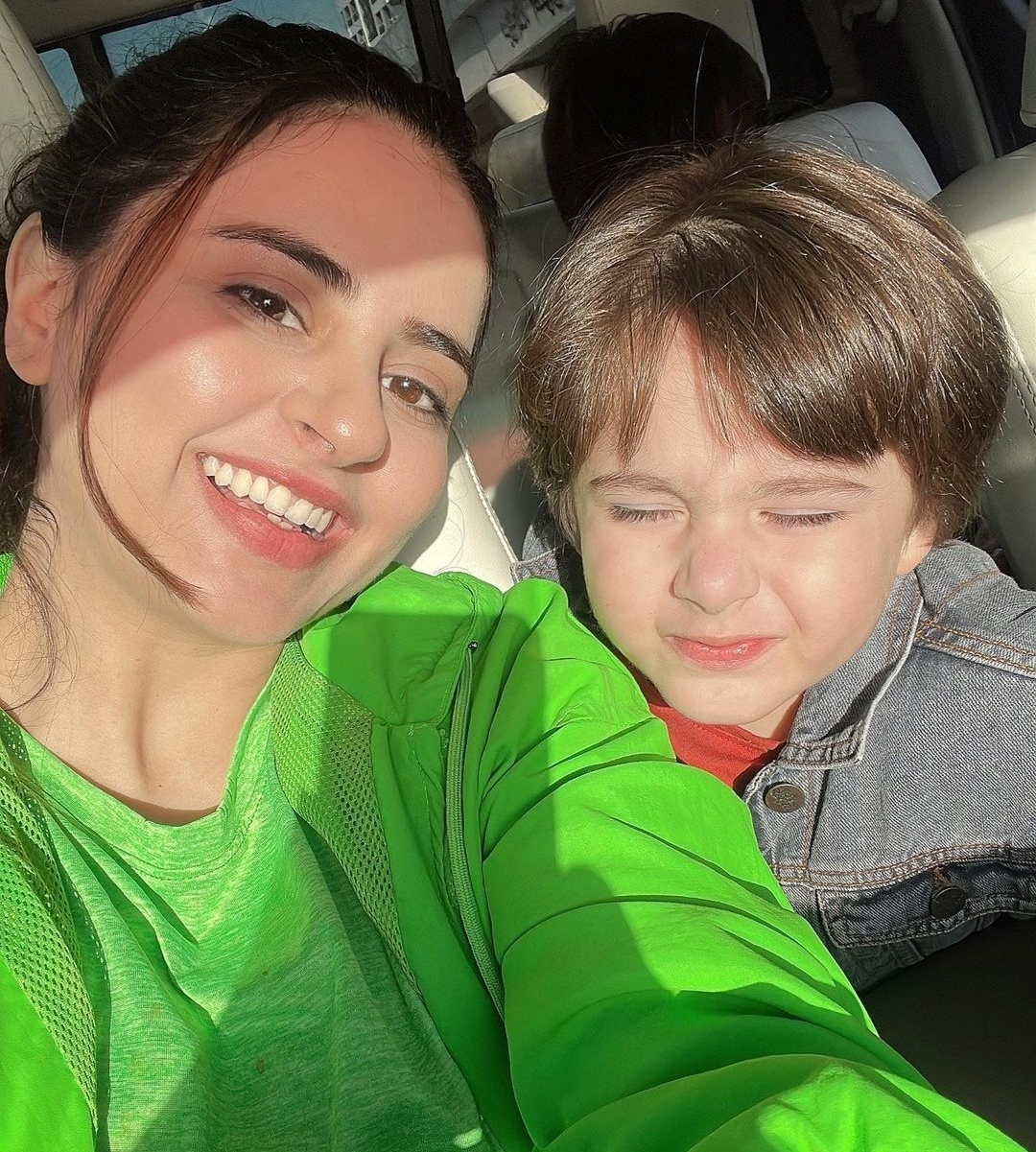 Gorgeous Fatima Effendi Shares New Family Pictures | Reviewit.pk