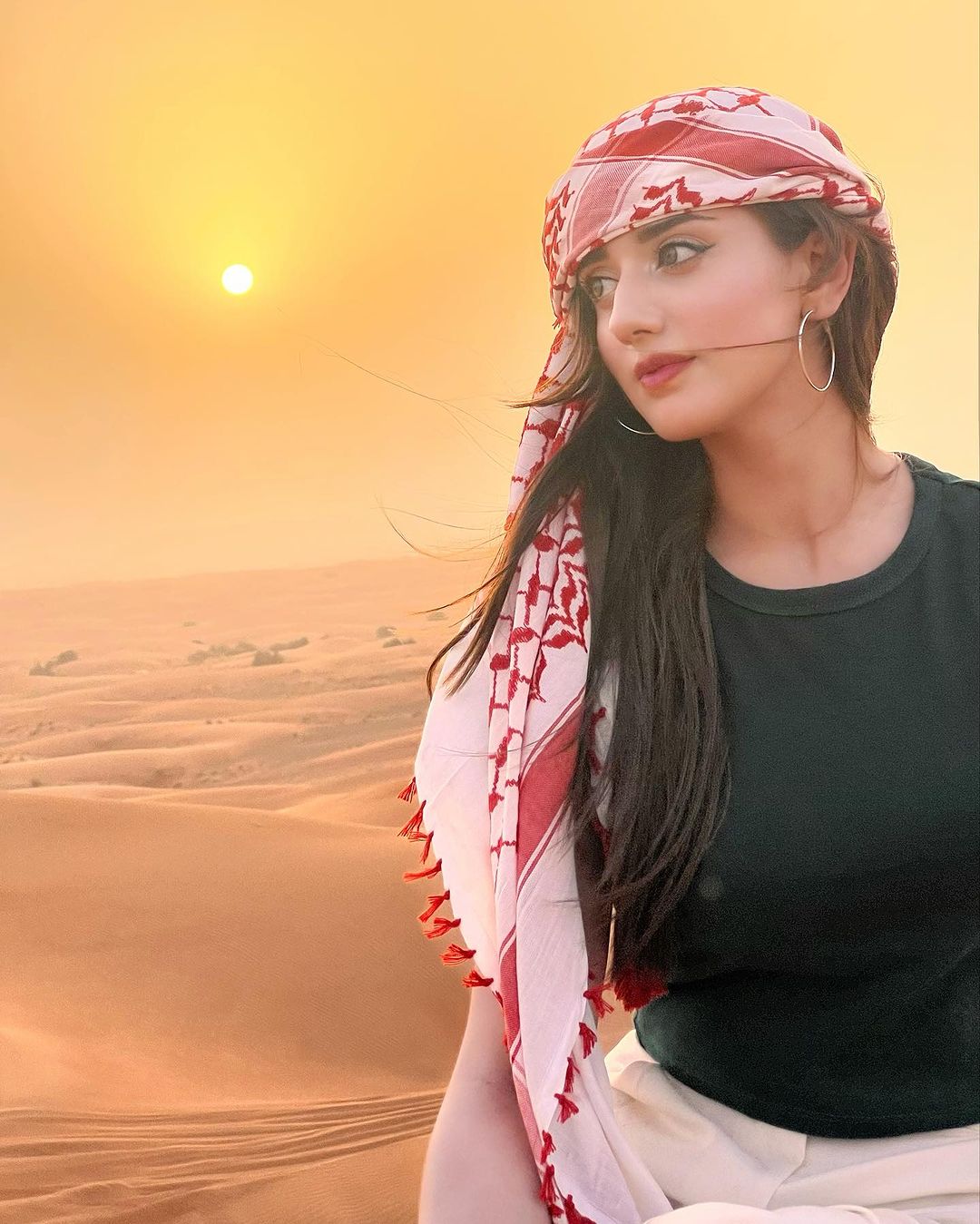 Jannat Mirza Photoshoot & Instagram Reel From Desert In Dubai | Reviewit.pk