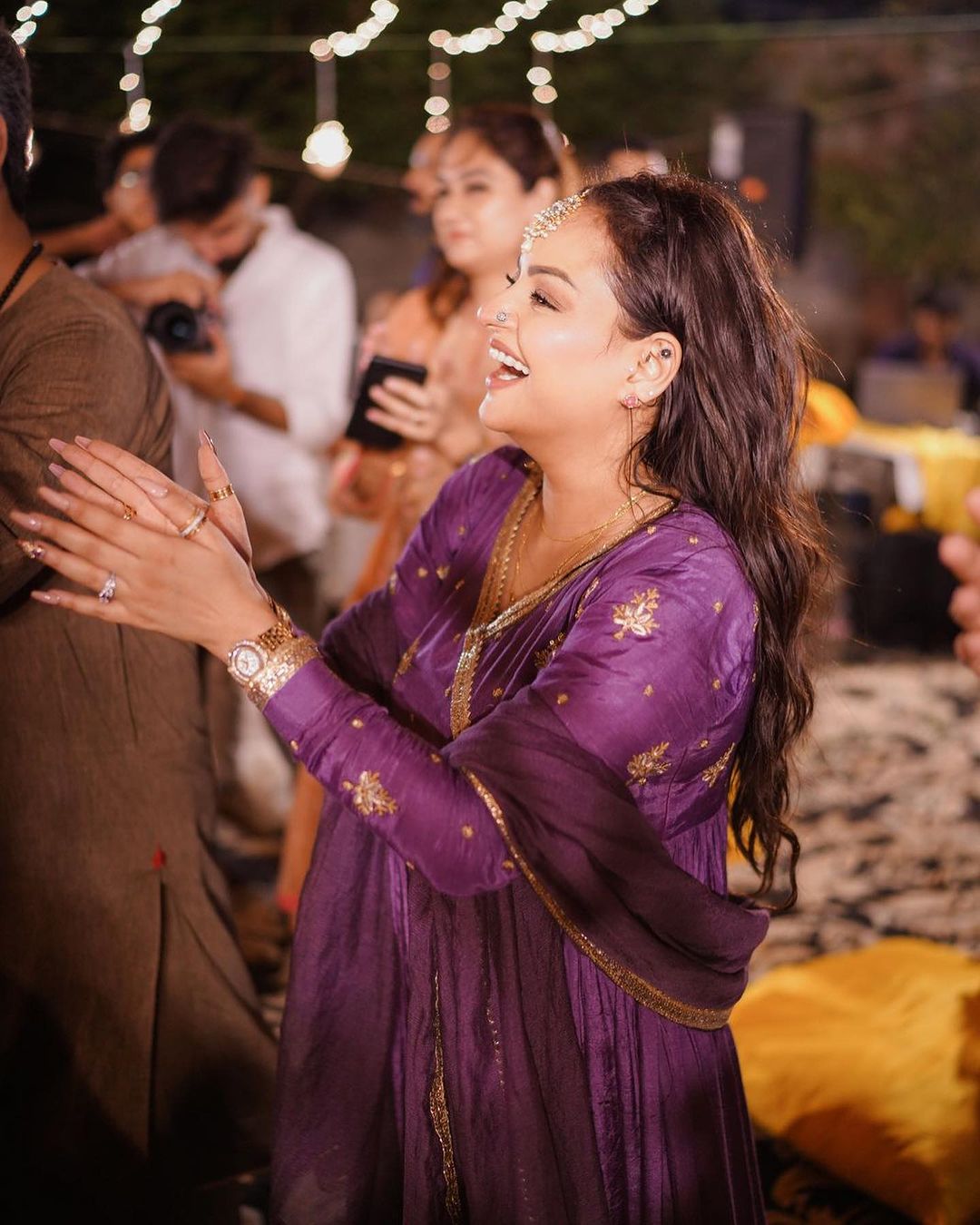 Juvaria Abbasi & Anoushay Abbasi's HD Pictures from Anzela Abbasi's ...