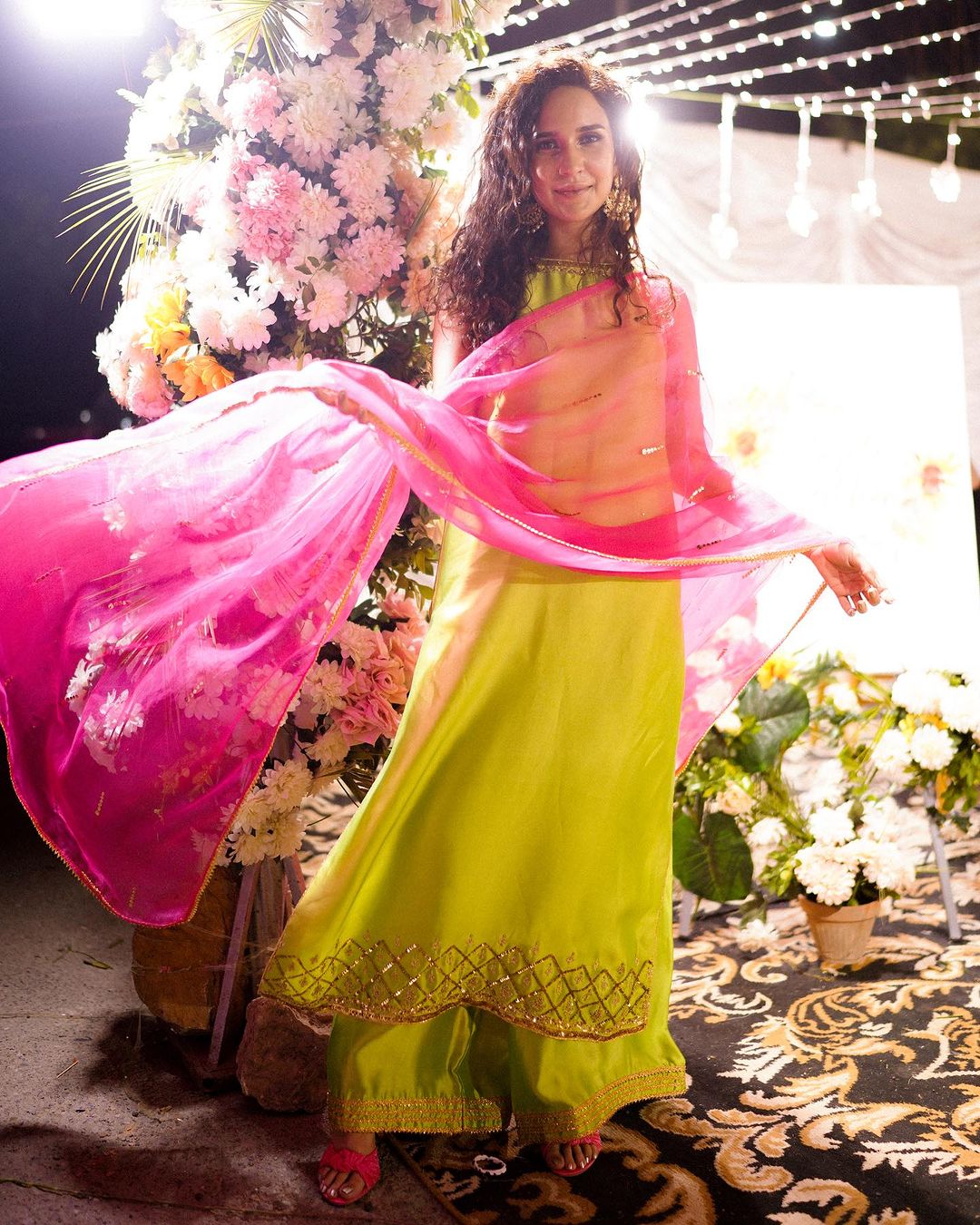 Juvaria Abbasi & Anoushay Abbasi's HD Pictures from Anzela Abbasi's ...