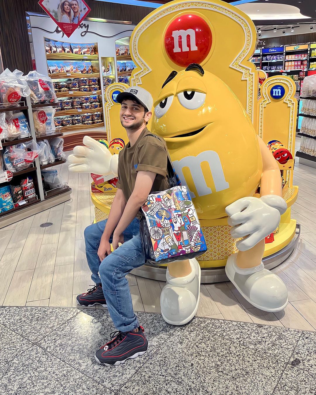 Maaz Safder Shares New Adorable Family Pictures | Reviewit.pk