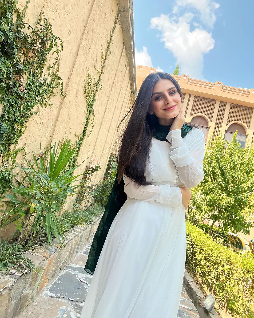 Maaz Safder Shares New Adorable Family Pictures | Reviewit.pk