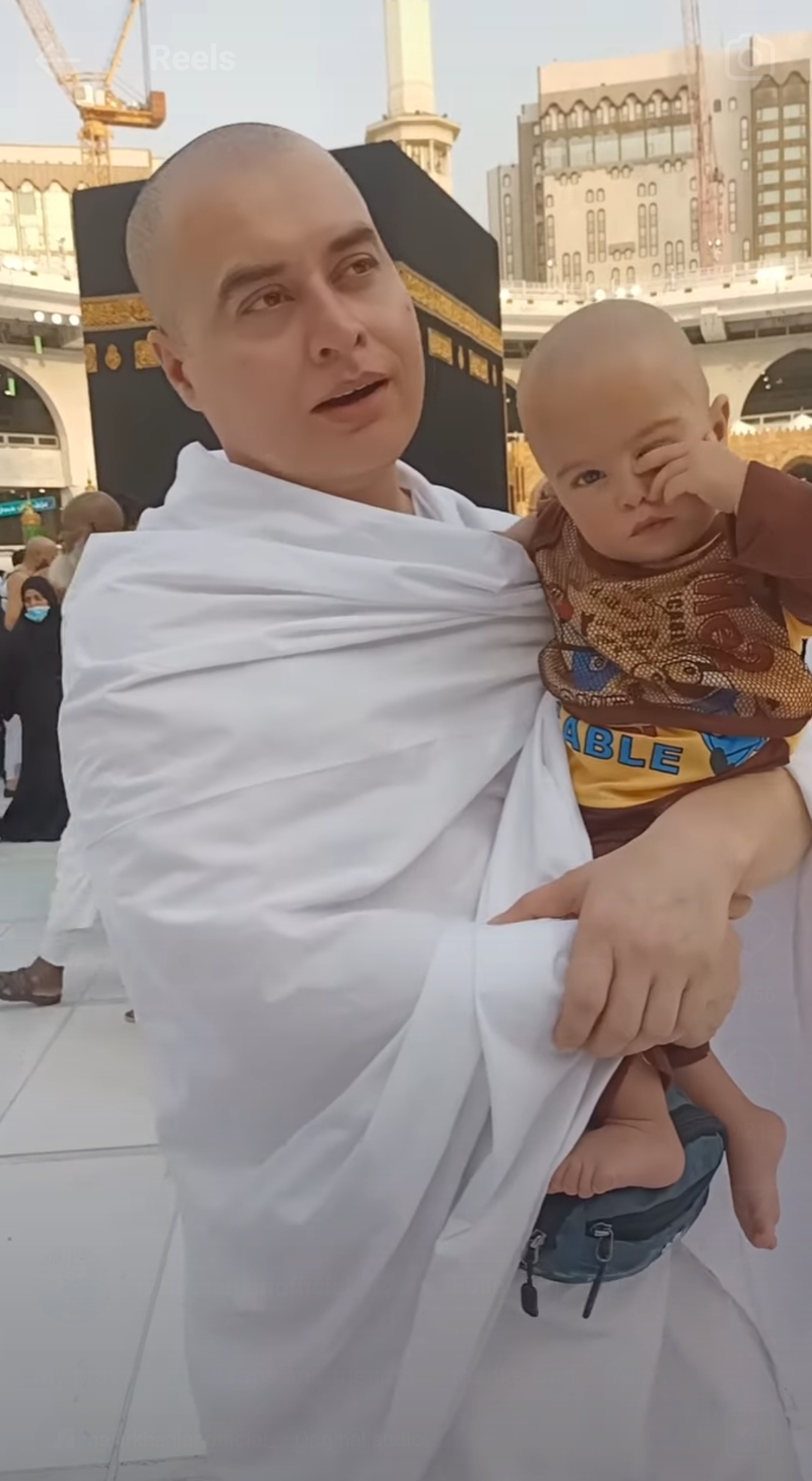 Nasir Khan Jan's Inspiring Umrah Journey | Reviewit.pk