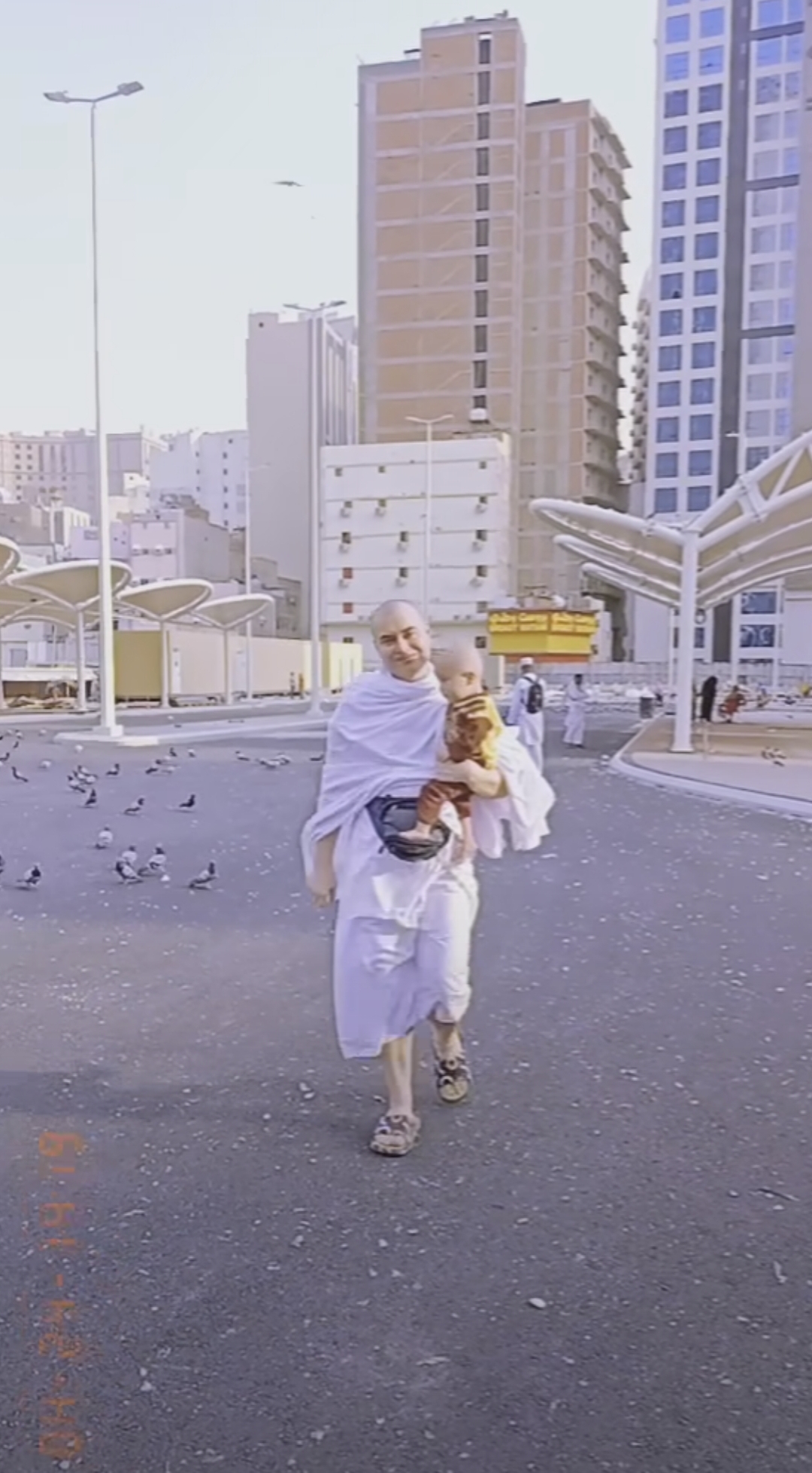 Nasir Khan Jan's Inspiring Umrah Journey | Reviewit.pk