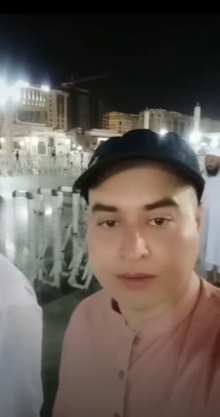 Nasir Khan Jan's Inspiring Umrah Journey | Reviewit.pk