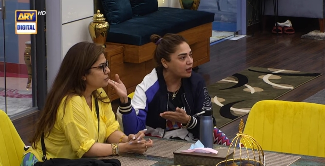 Natasha Ali's Intense Fight With Zainab Raza in Tamasha | Reviewit.pk